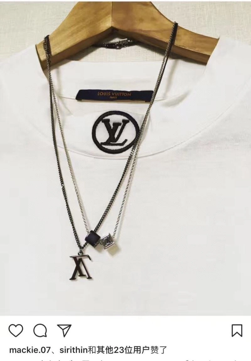 Top mirror Louis Vuitton Necklaces