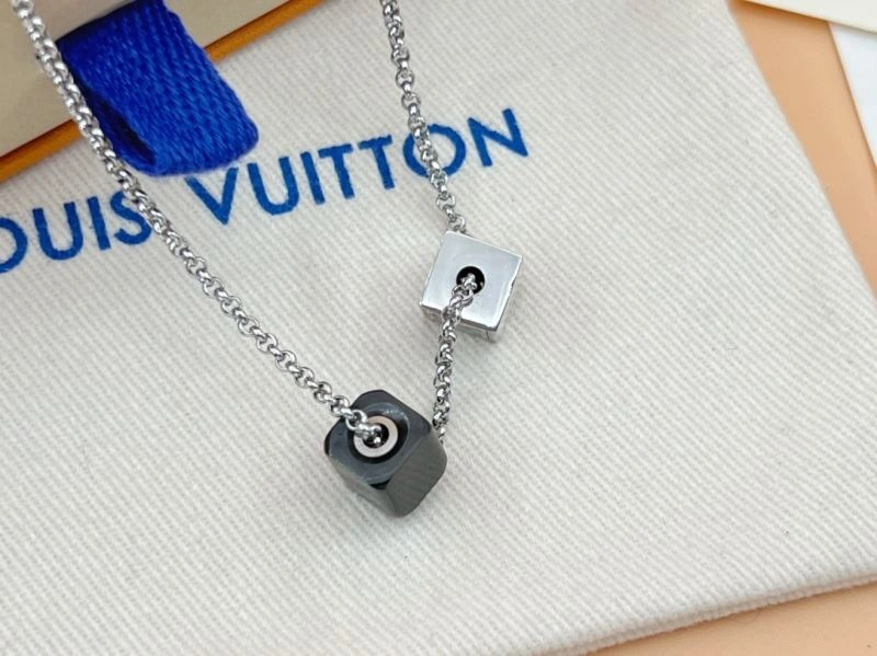 Top mirror Louis Vuitton Necklaces
