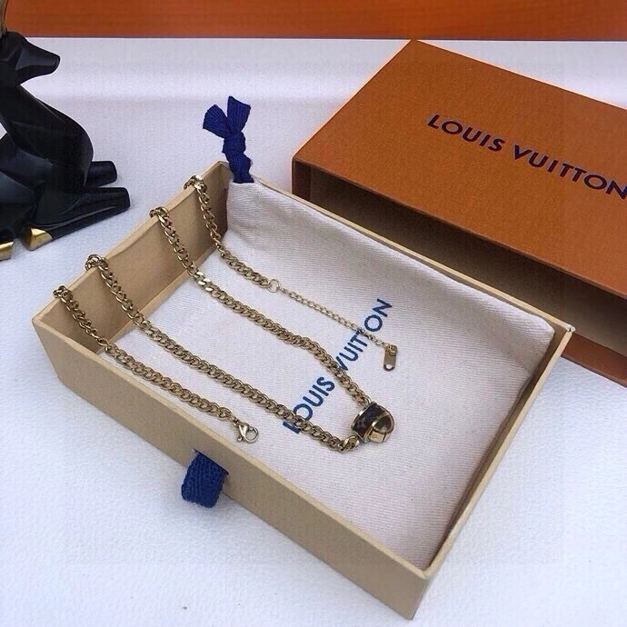 Brand-authenticated Louis Vuitton Necklaces