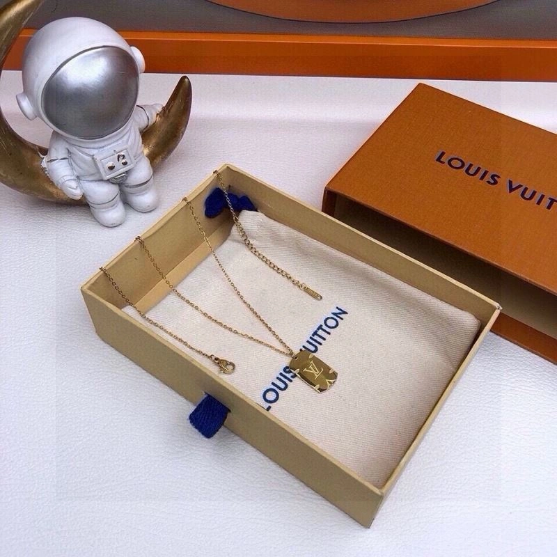 Discounted Louis Vuitton Necklaces