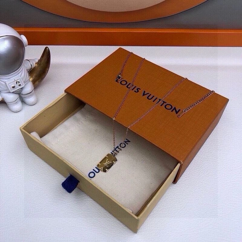 Discounted Louis Vuitton Necklaces