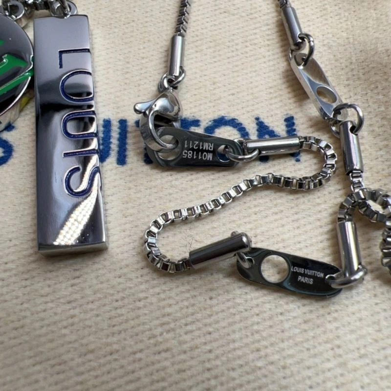 Bargain Louis Vuitton Necklaces