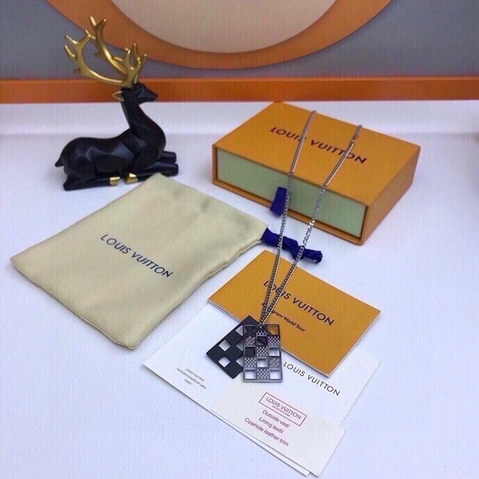 Cut-rate Louis Vuitton Necklaces