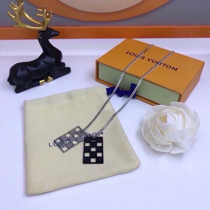 Cut-rate Louis Vuitton Necklaces