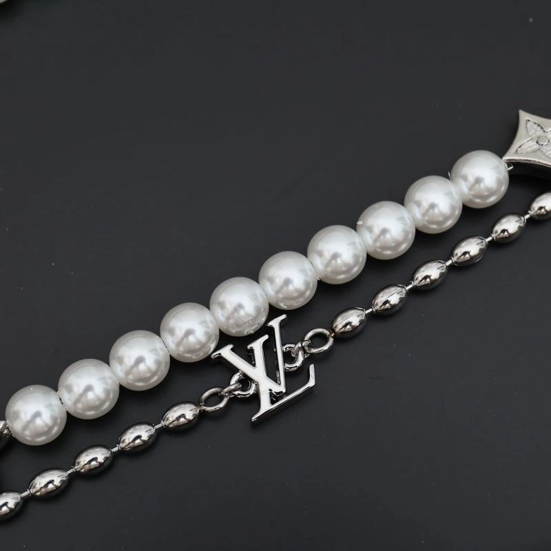 Top mirror Louis Vuitton Necklaces