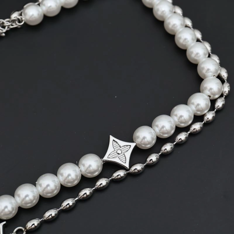 Top mirror Louis Vuitton Necklaces