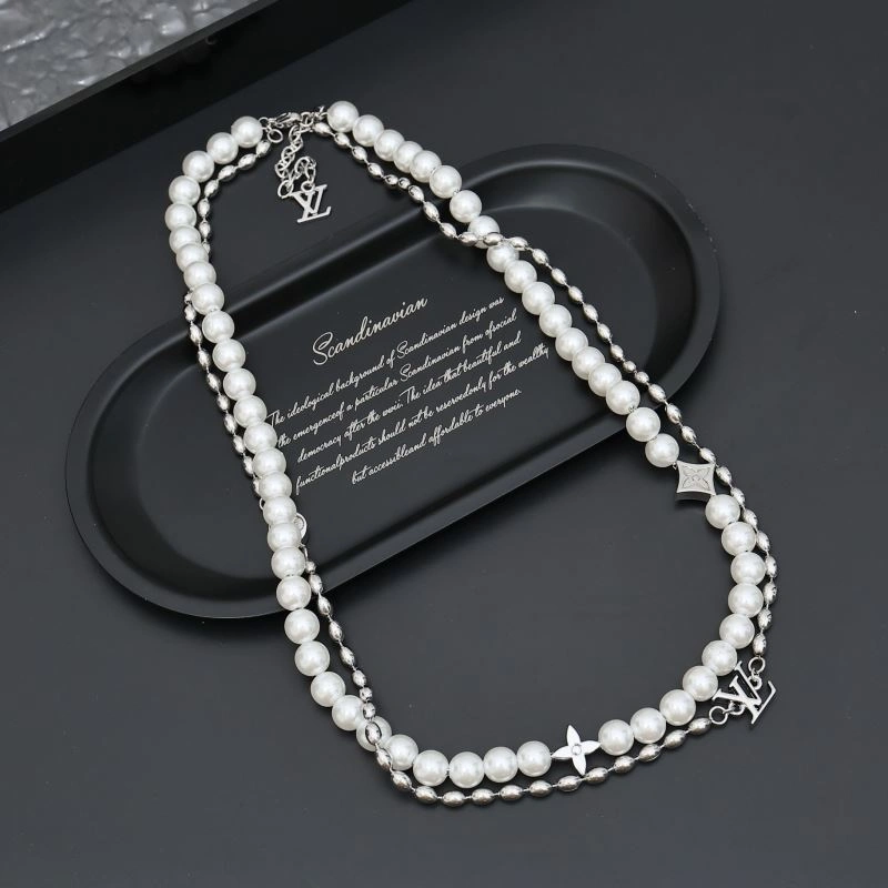Top mirror Louis Vuitton Necklaces