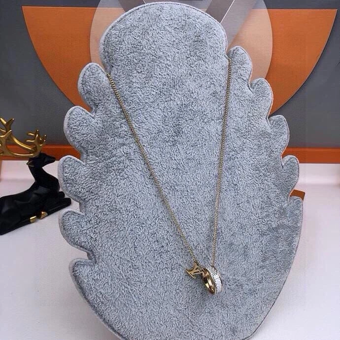 Top mirror Louis Vuitton Necklaces