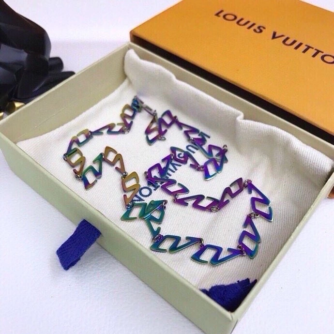 Factory-made Louis Vuitton Necklaces