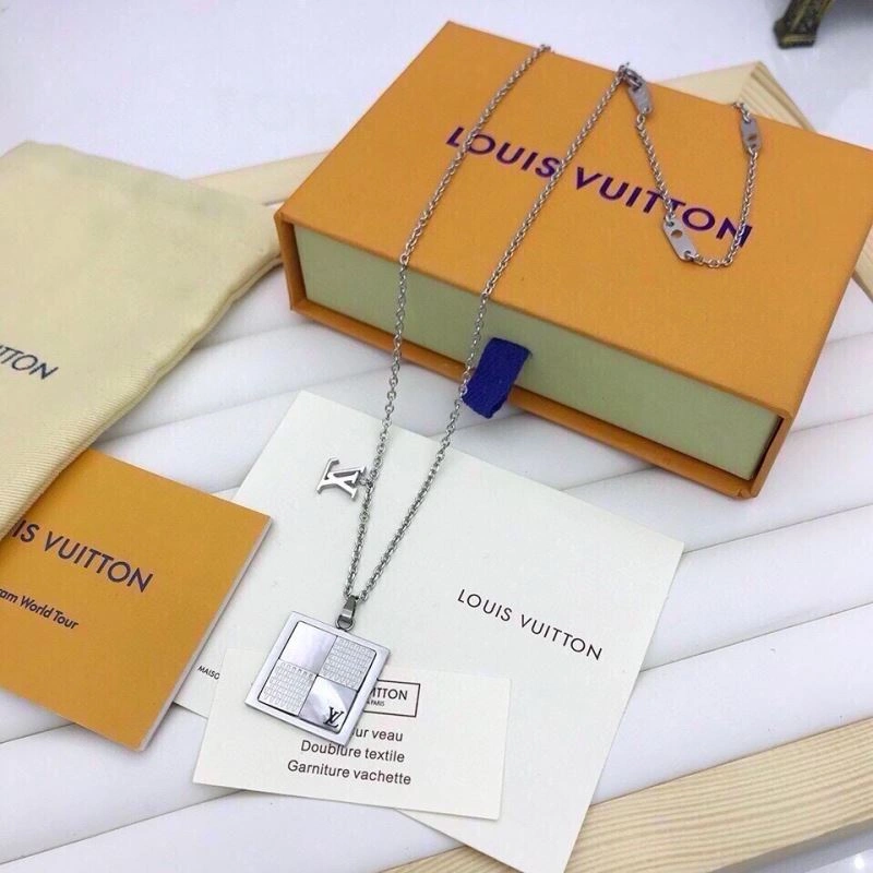 Top mirror Louis Vuitton Necklaces