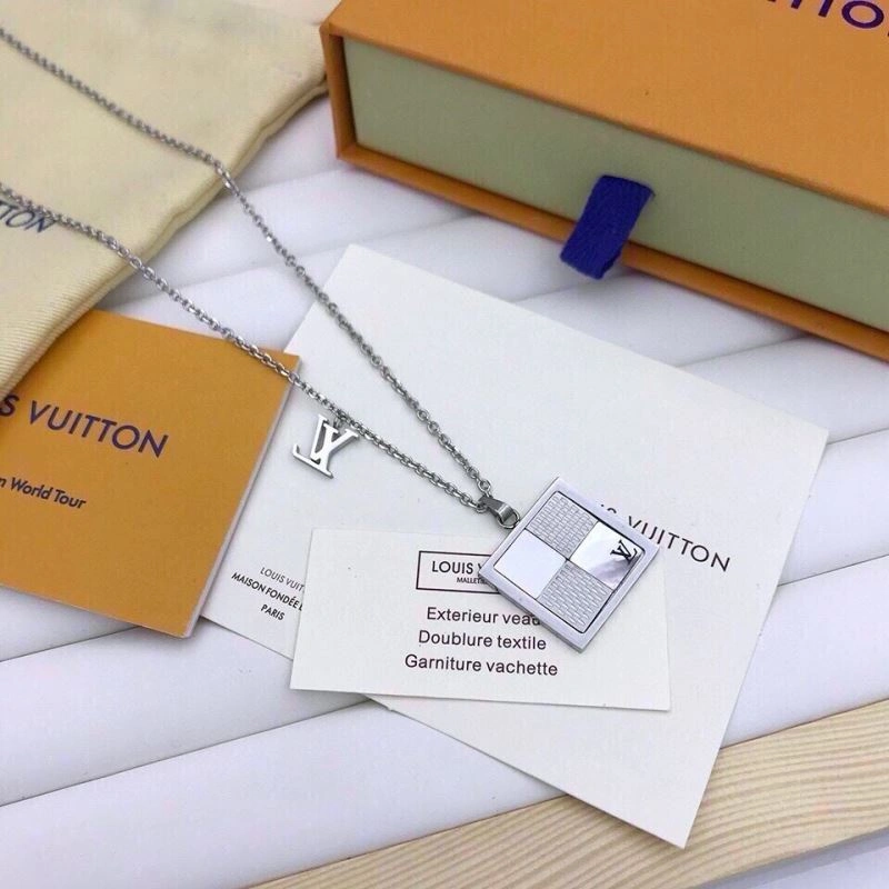 Top mirror Louis Vuitton Necklaces