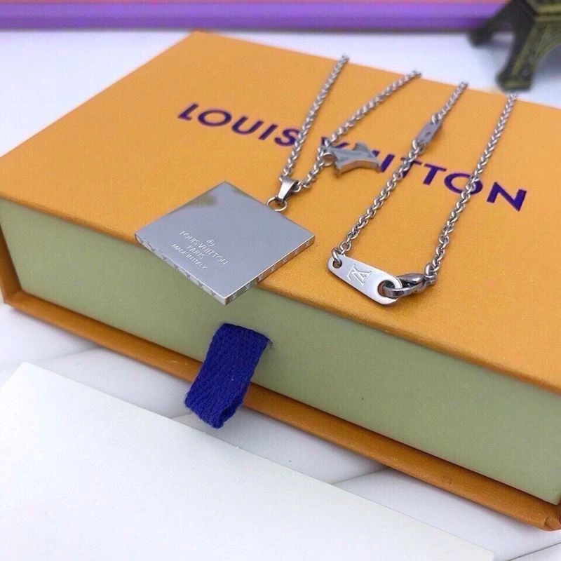 Top mirror Louis Vuitton Necklaces
