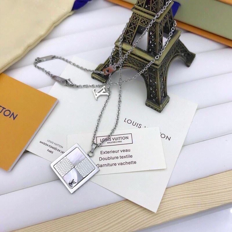 Top mirror Louis Vuitton Necklaces