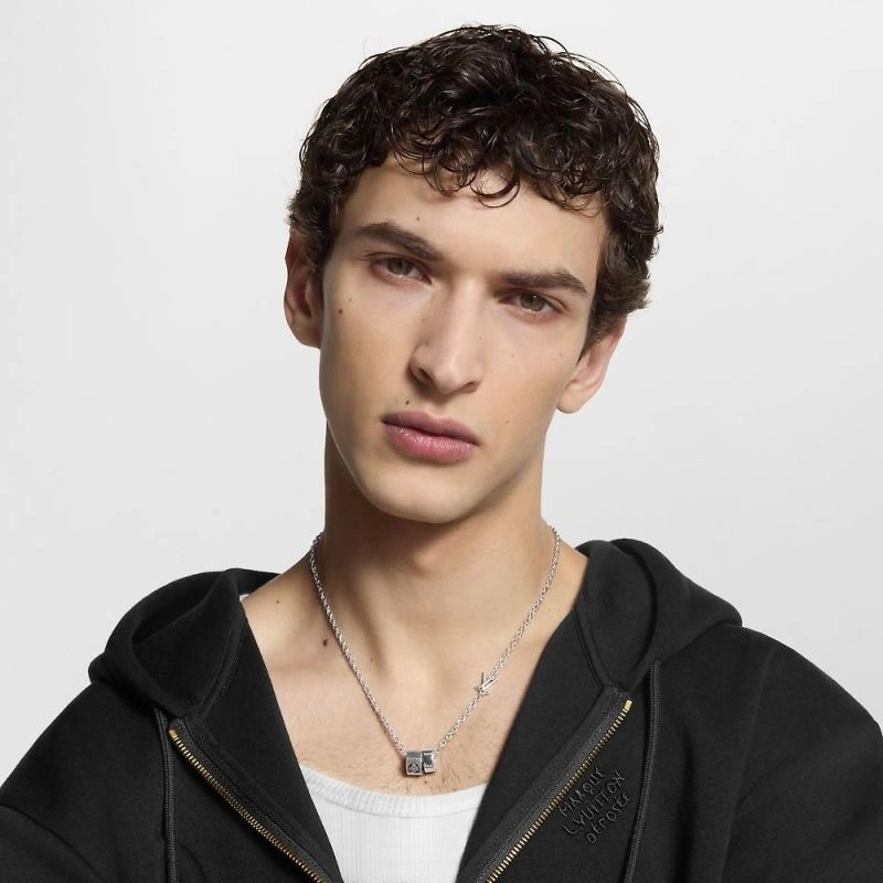 Cut-rate Louis Vuitton Necklaces