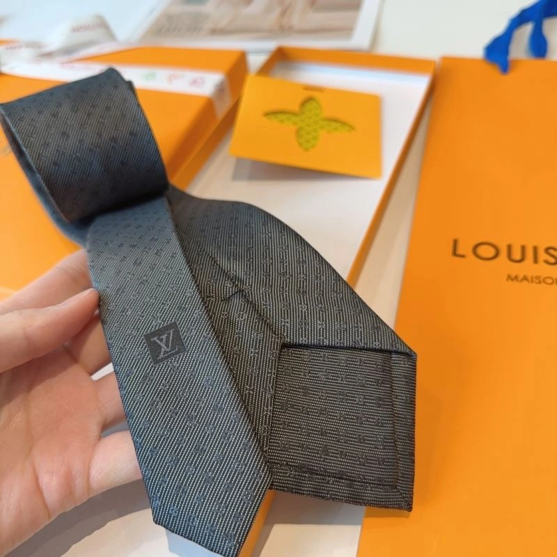Top mirror Louis Vuitton Neckties