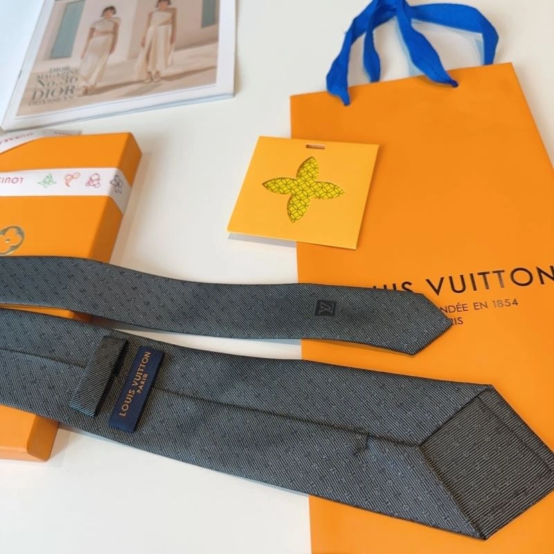 Top mirror Louis Vuitton Neckties