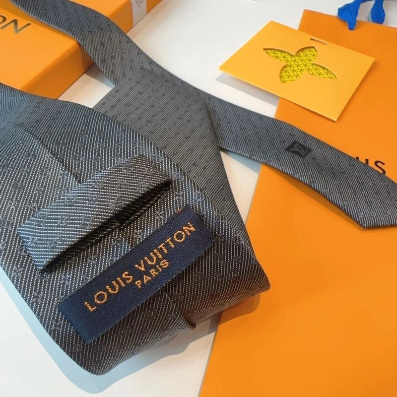 Top mirror Louis Vuitton Neckties
