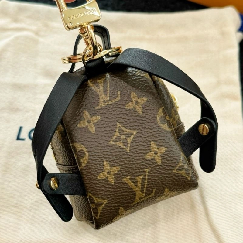 Top mirror Louis Vuitton Ornaments