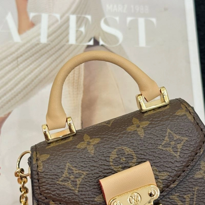 Top mirror Louis Vuitton Ornaments