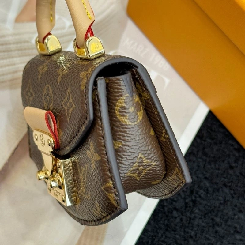 Top mirror Louis Vuitton Ornaments