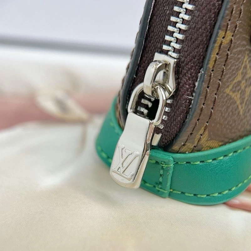 Top mirror Louis Vuitton Ornaments