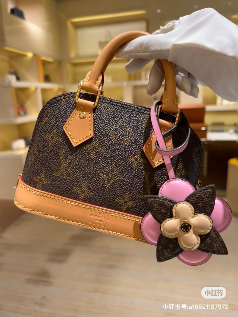 Top mirror Louis Vuitton Ornaments