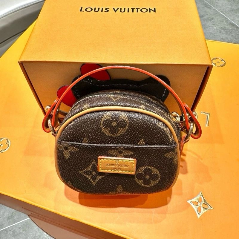 Top mirror Louis Vuitton Ornaments