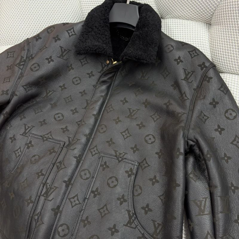 Top match Louis Vuitton Outwear