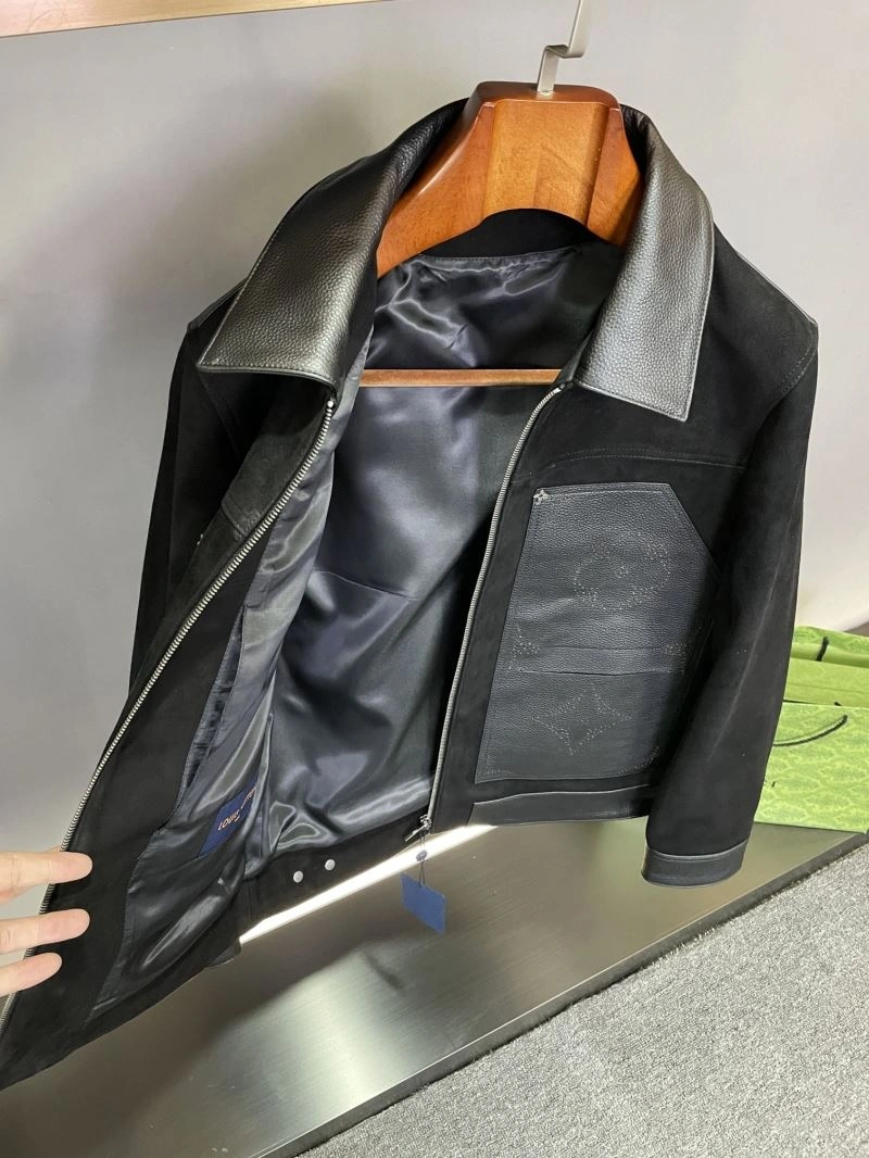 Top mirror Louis Vuitton Outwear