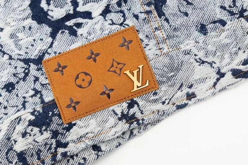 Bargain Louis Vuitton Outwear