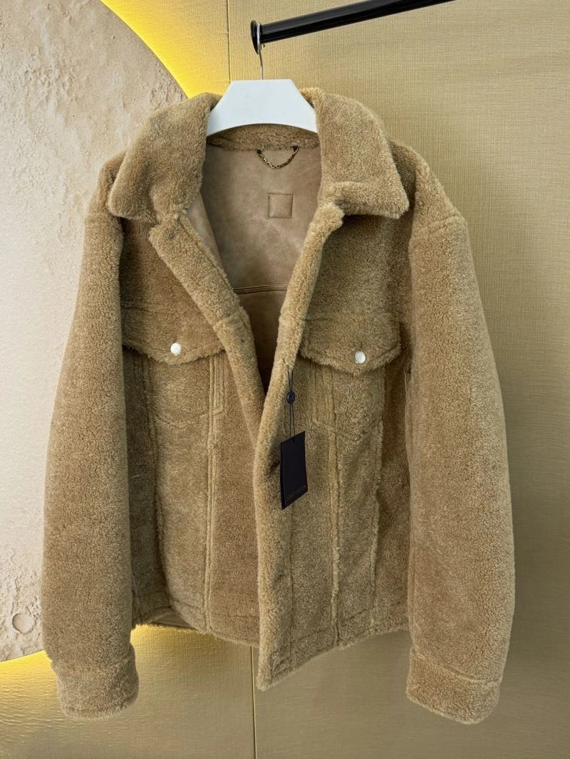 Top mirror Louis Vuitton Outwear