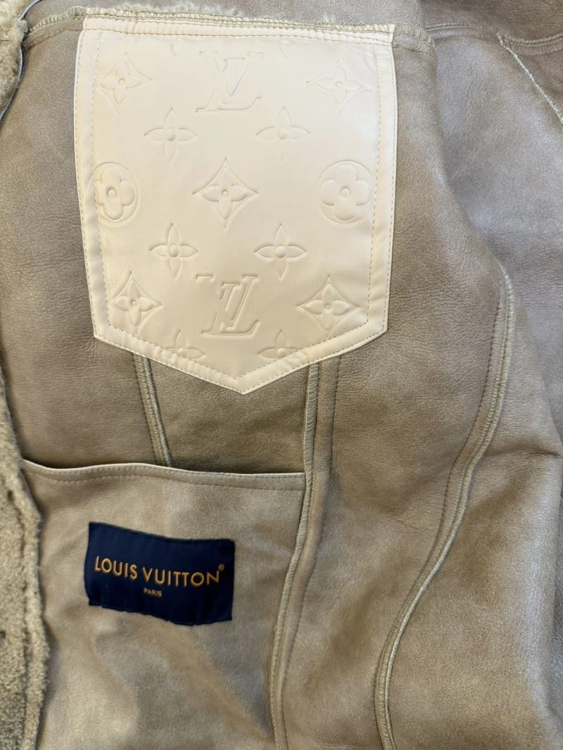 Top mirror Louis Vuitton Outwear
