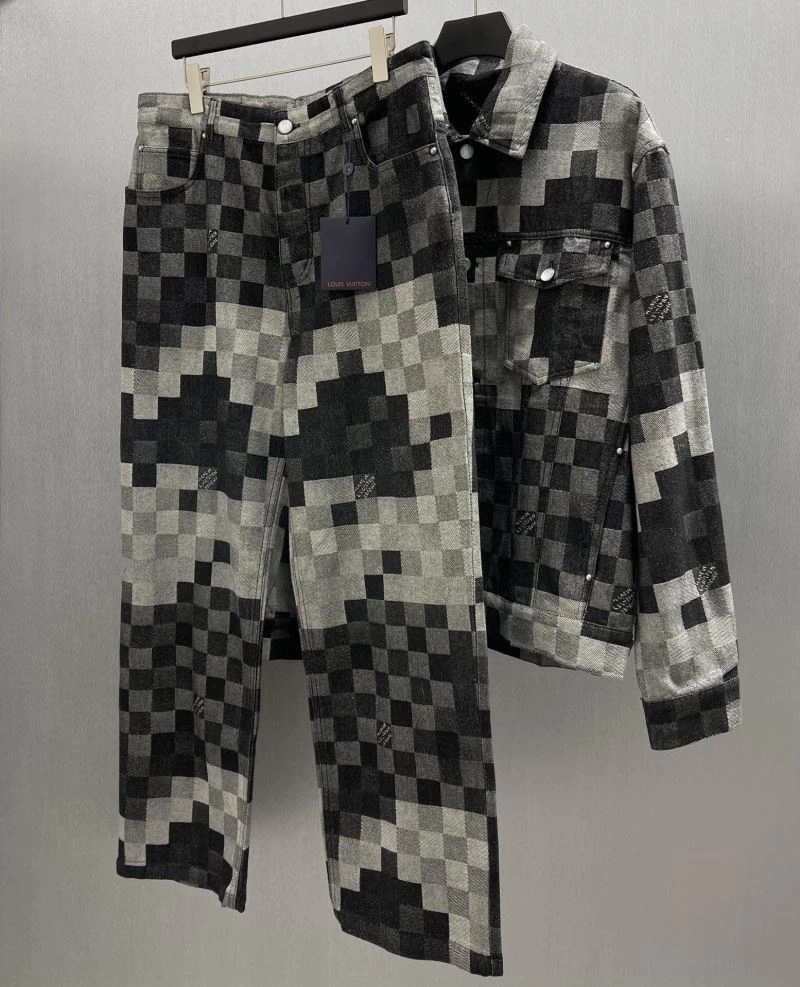 Bargain Louis Vuitton Outwear