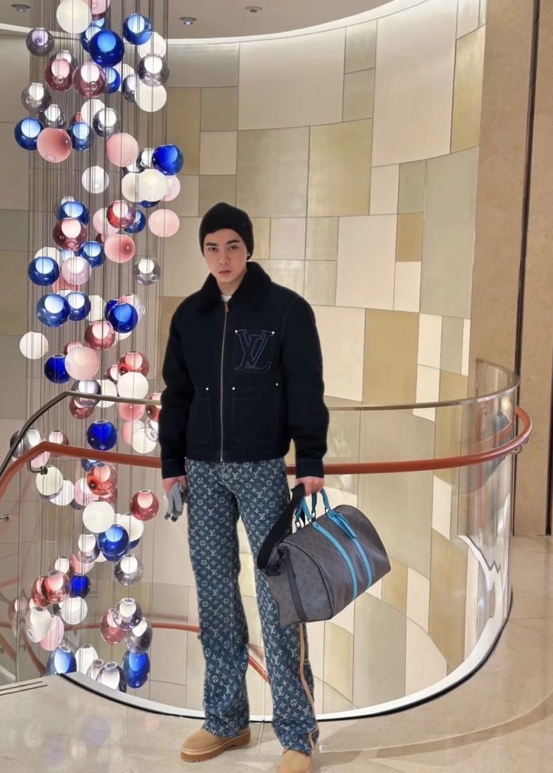 Accurate model Louis Vuitton Outwear