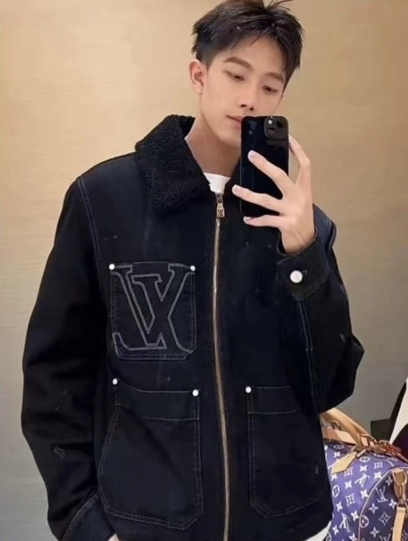 Accurate model Louis Vuitton Outwear