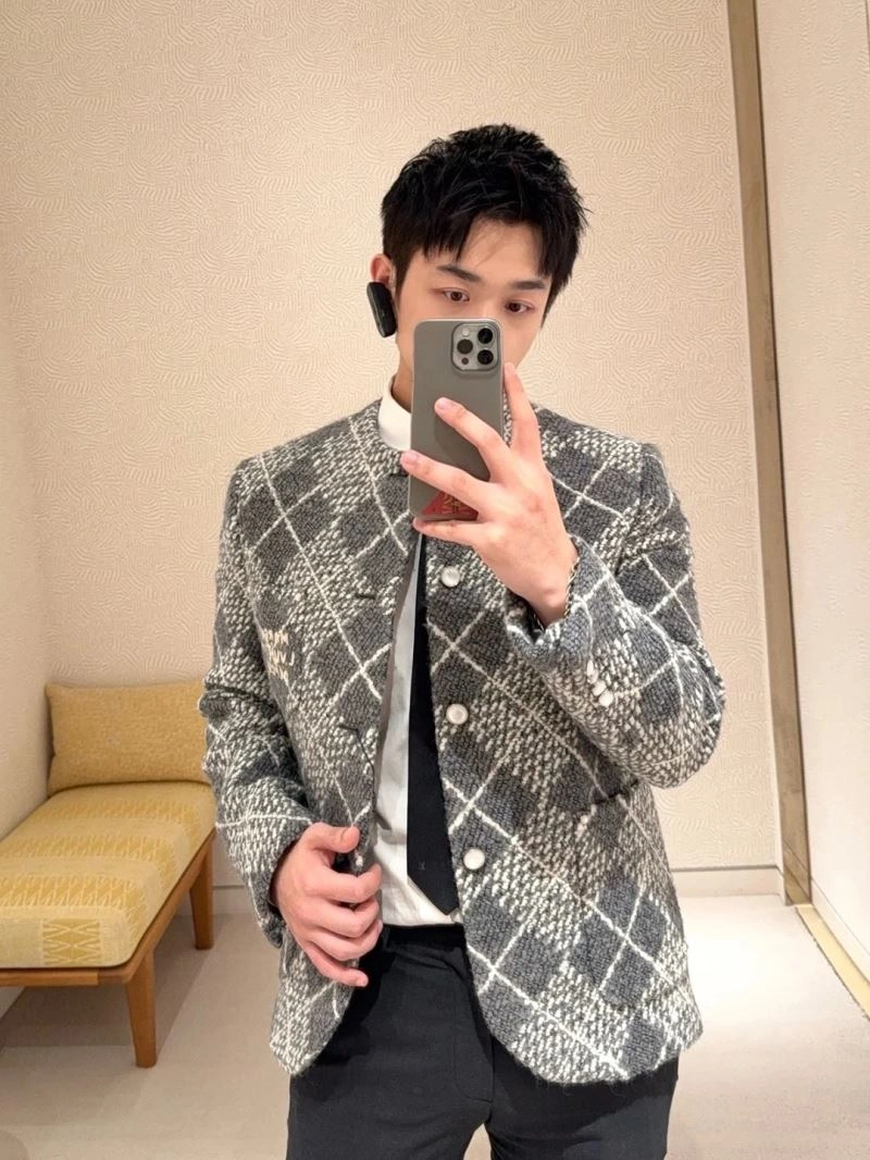 Top match Louis Vuitton Outwear
