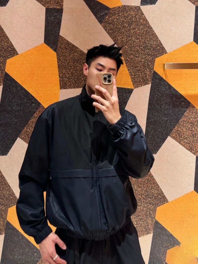 Official Louis Vuitton Outwear