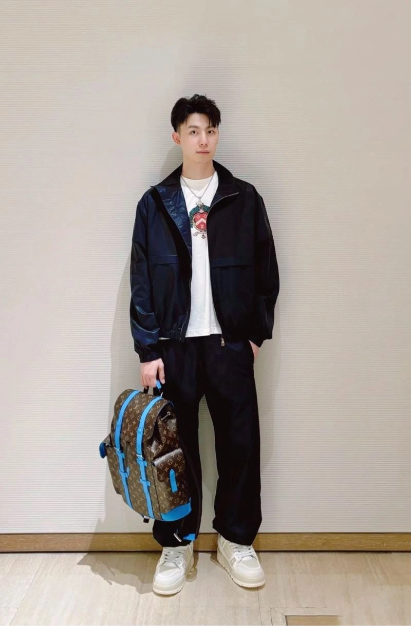 Official Louis Vuitton Outwear