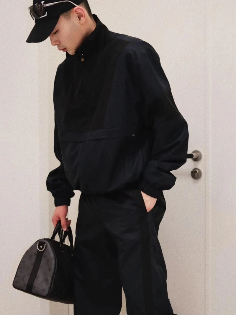 Official Louis Vuitton Outwear