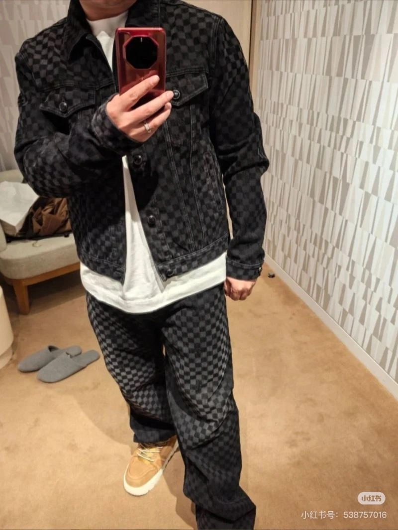 Low-cost Louis Vuitton Outwear