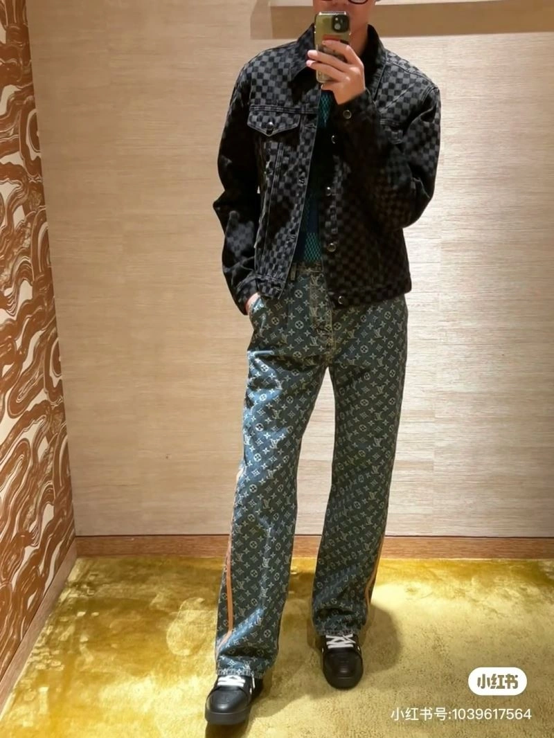 Low-cost Louis Vuitton Outwear