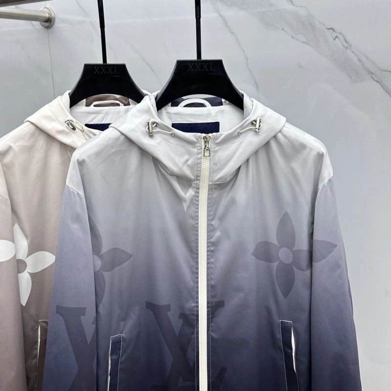Top mirror Louis Vuitton Outwear