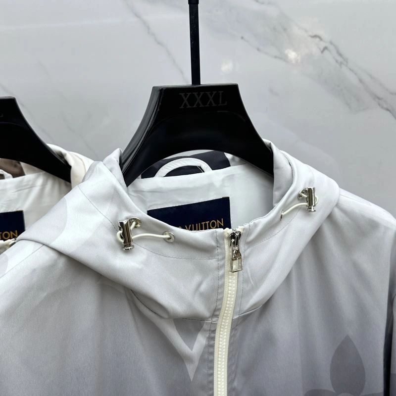 Top mirror Louis Vuitton Outwear