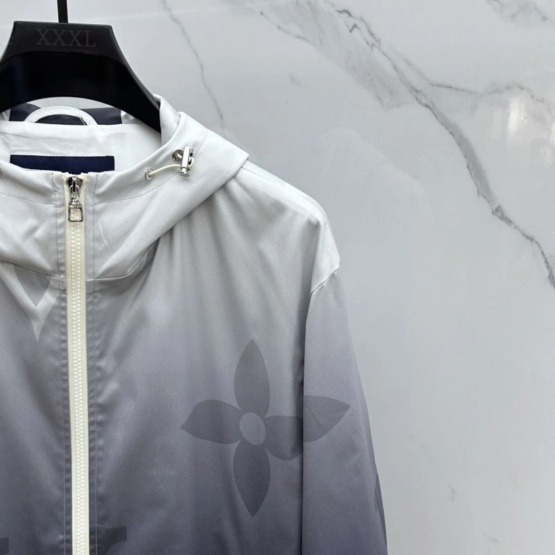Top mirror Louis Vuitton Outwear