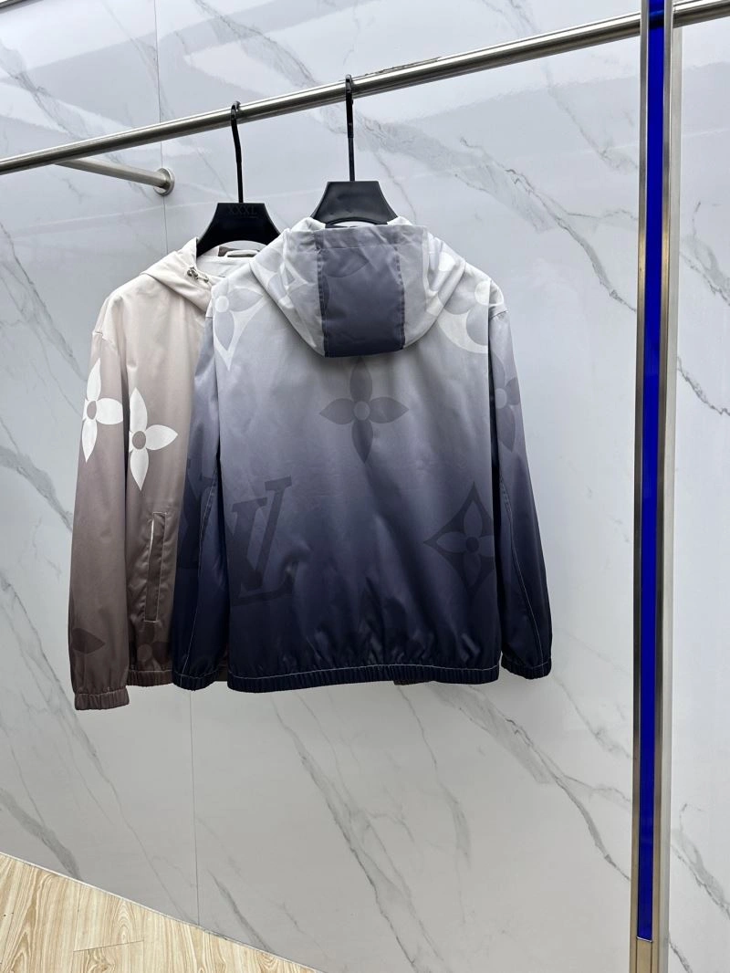 Top mirror Louis Vuitton Outwear