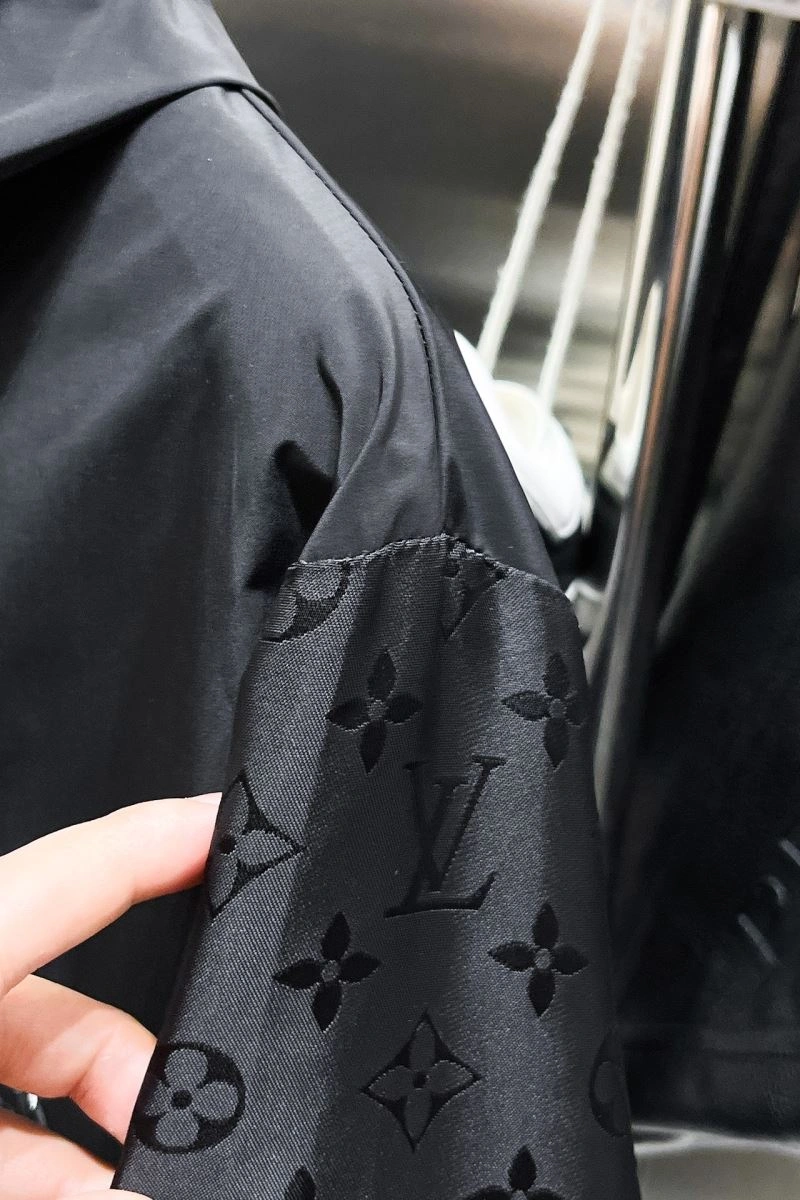 Top mirror Louis Vuitton Outwear