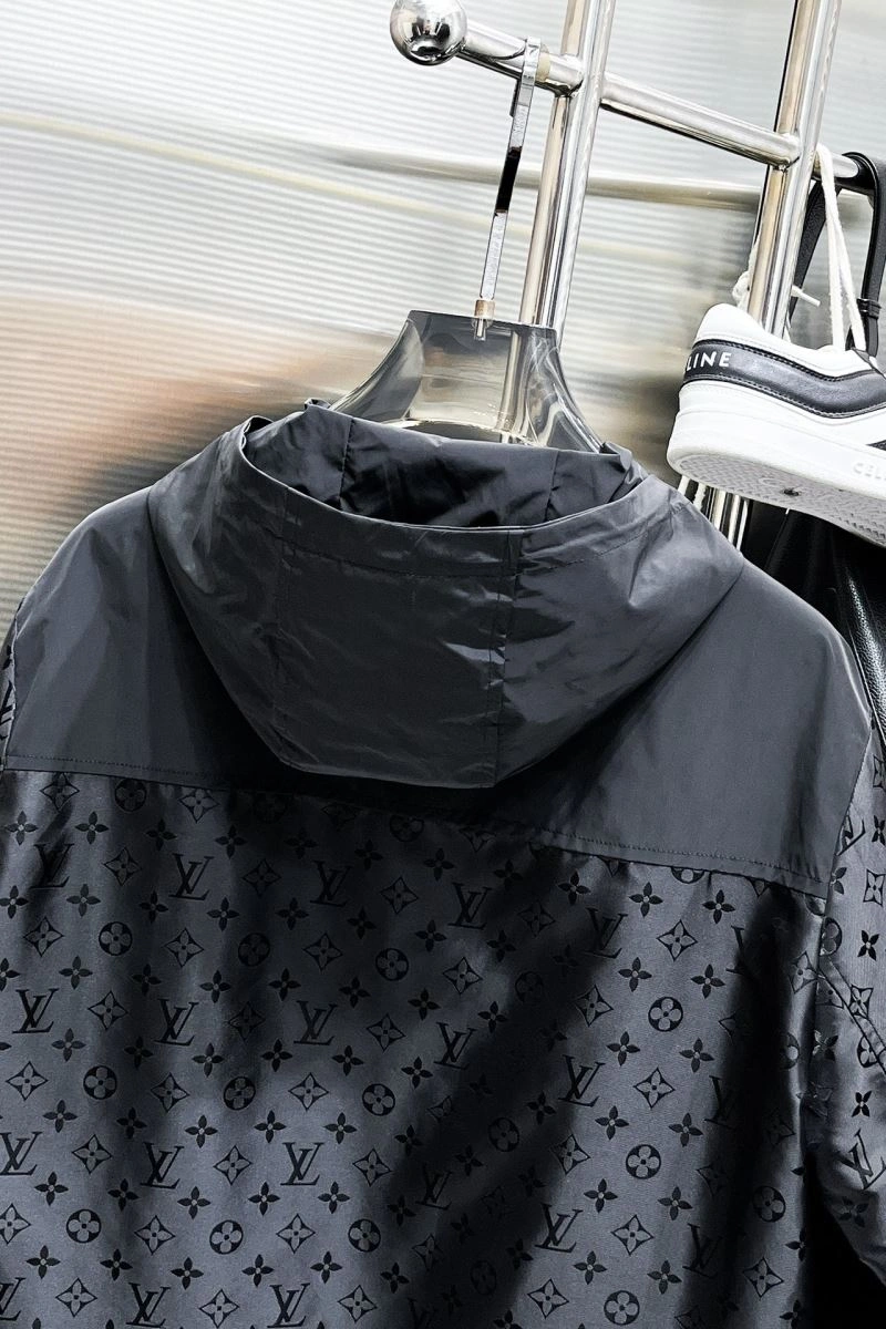 Top mirror Louis Vuitton Outwear