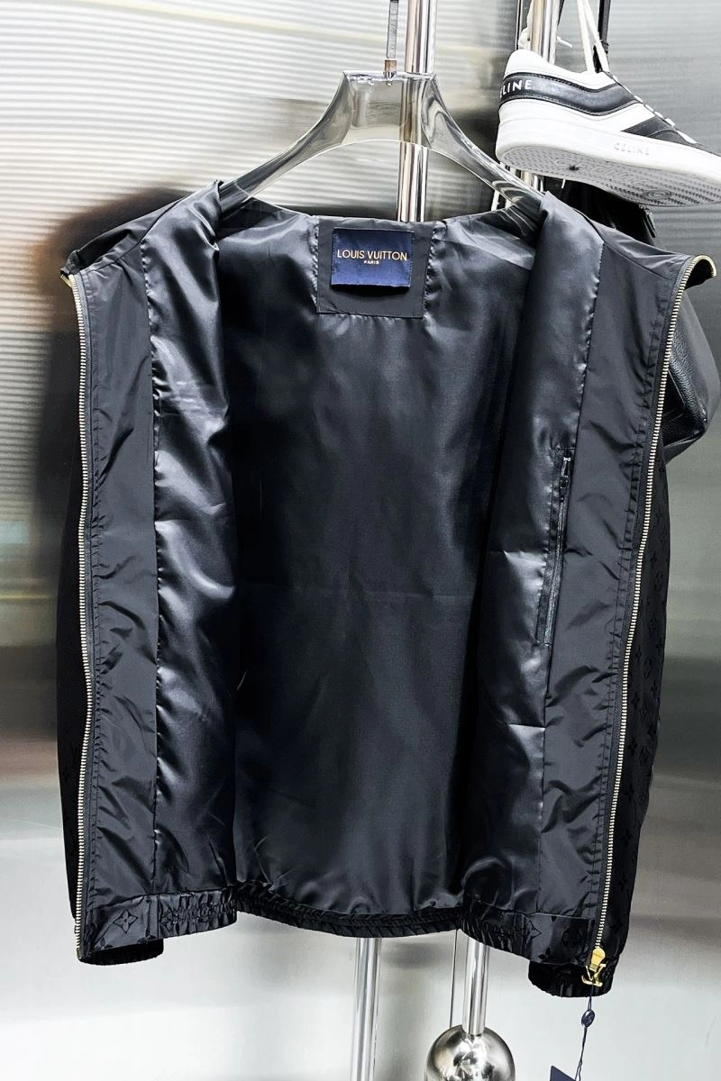 Top mirror Louis Vuitton Outwear
