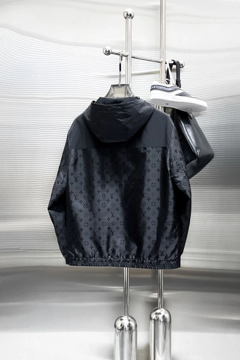 Top mirror Louis Vuitton Outwear