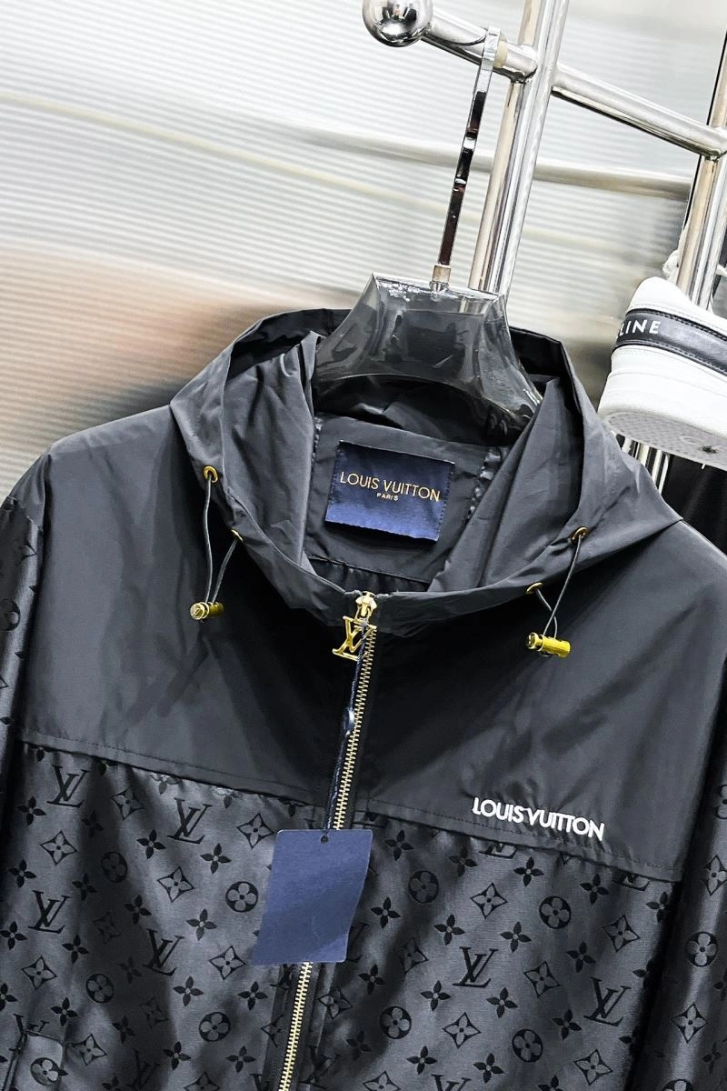 Top mirror Louis Vuitton Outwear
